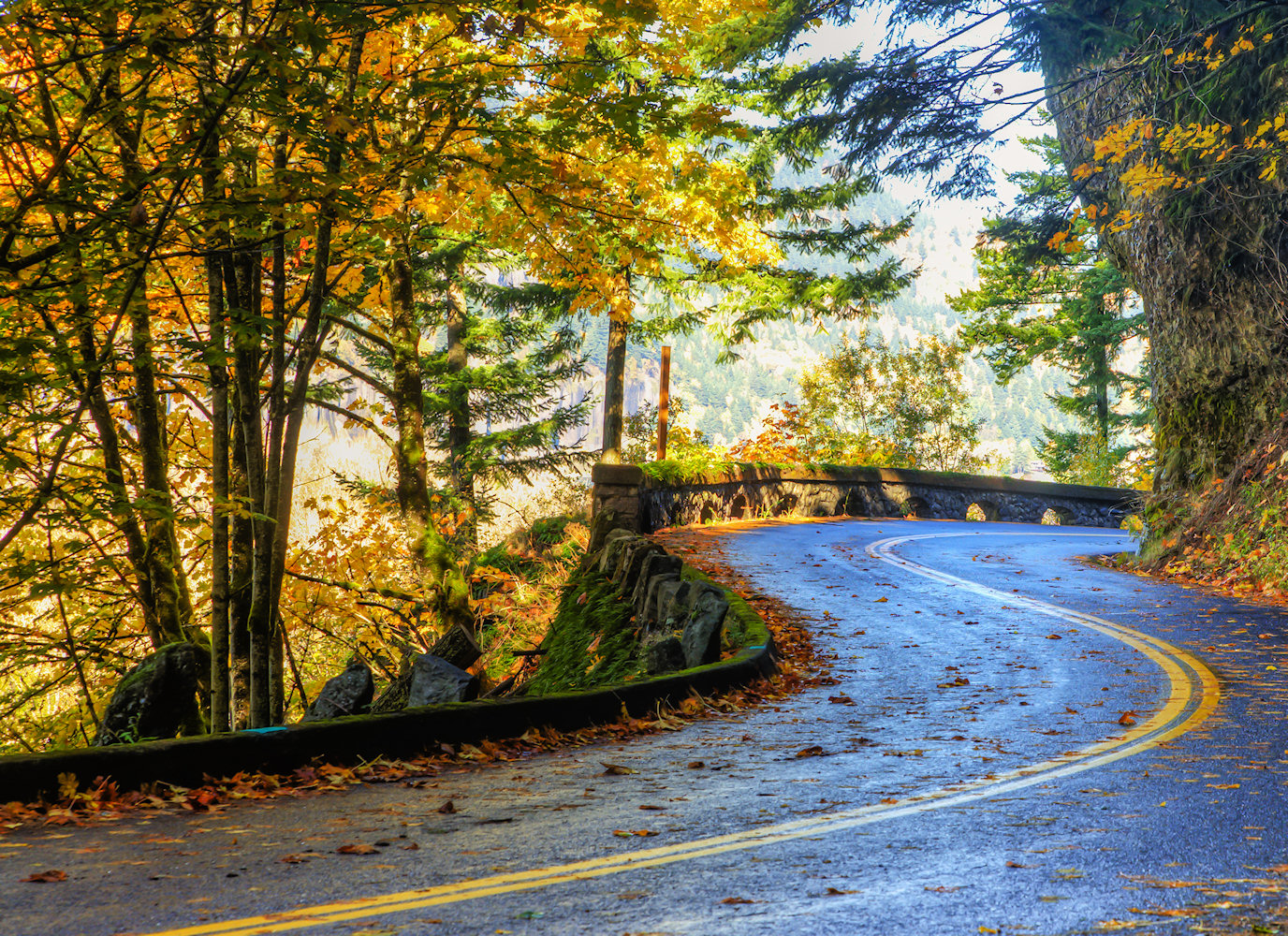 Columbia River Drive Jigsaw Puzzle