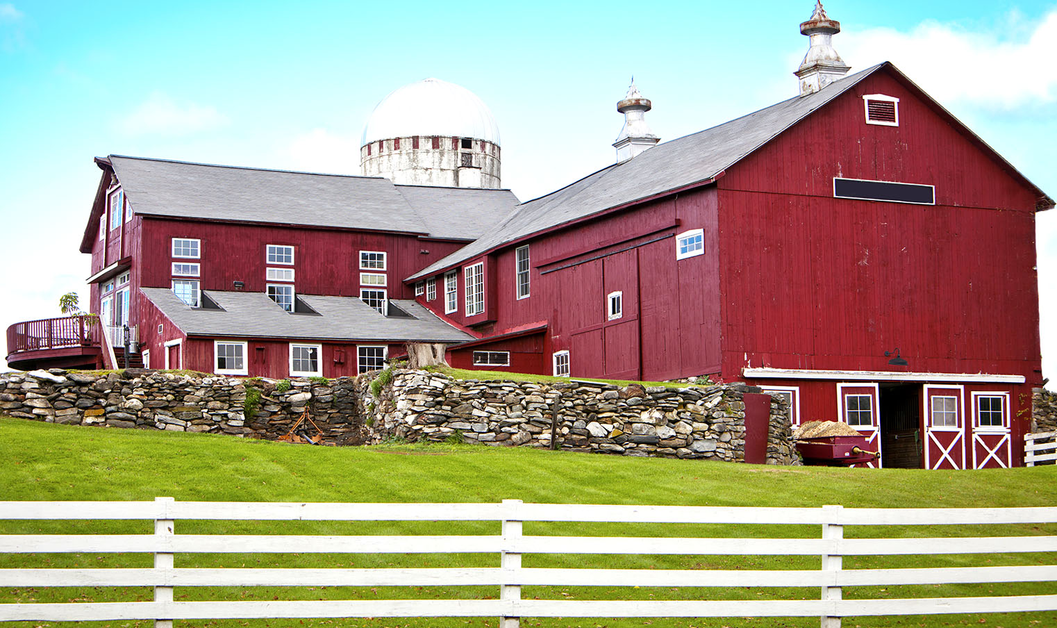 Farmhouse Barn Jigsaw Puzzle