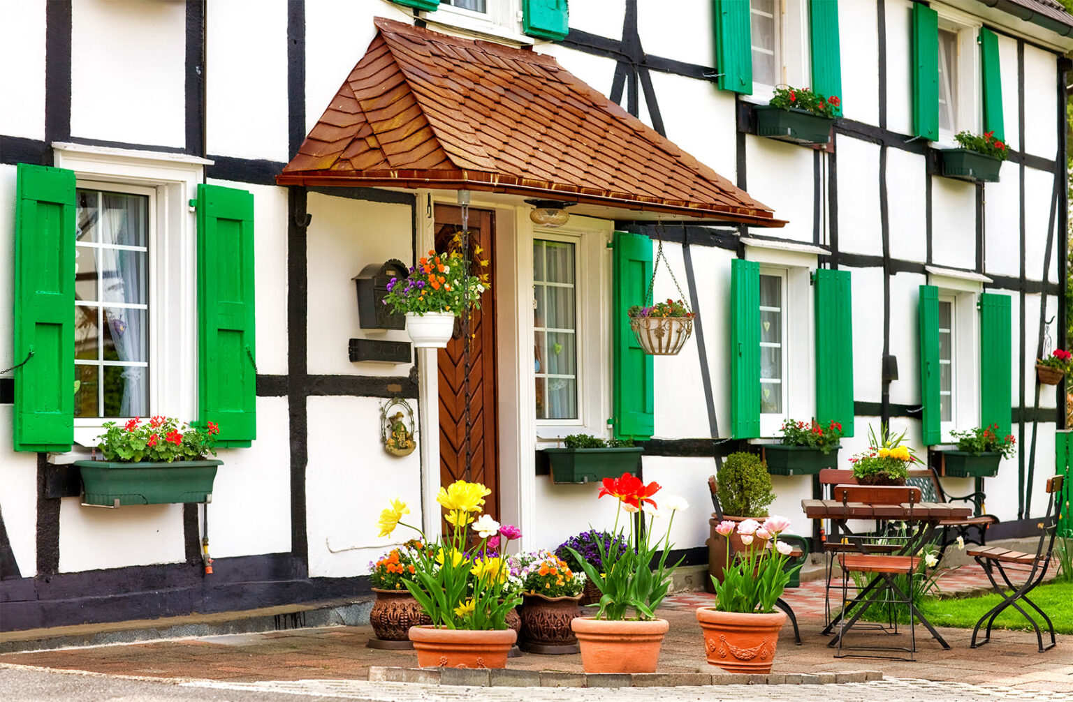 Green Shutters House Jigsaw Puzzle