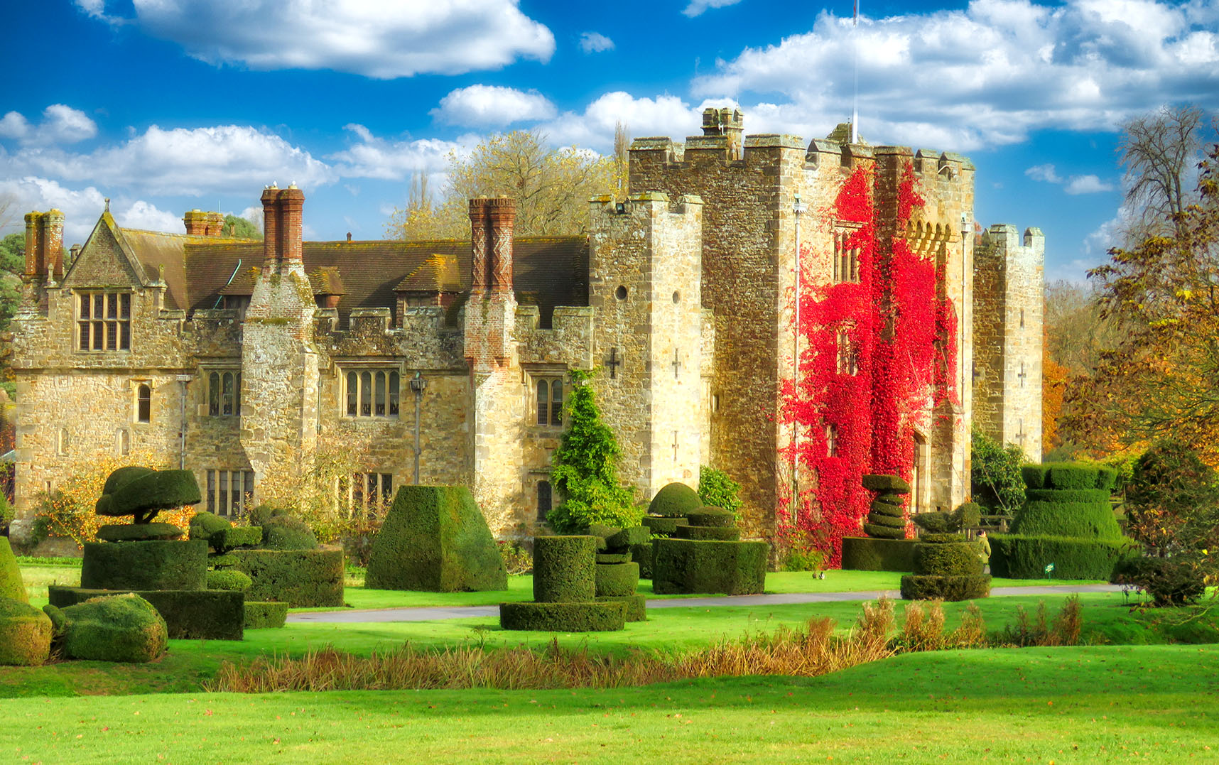 Hever Castle and Gardens Jigsaw Puzzle