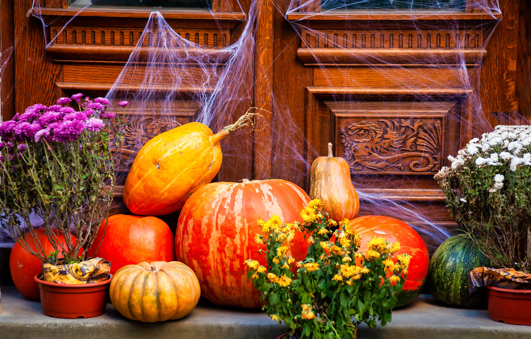 Spooky Doorstep Jigsaw Puzzle